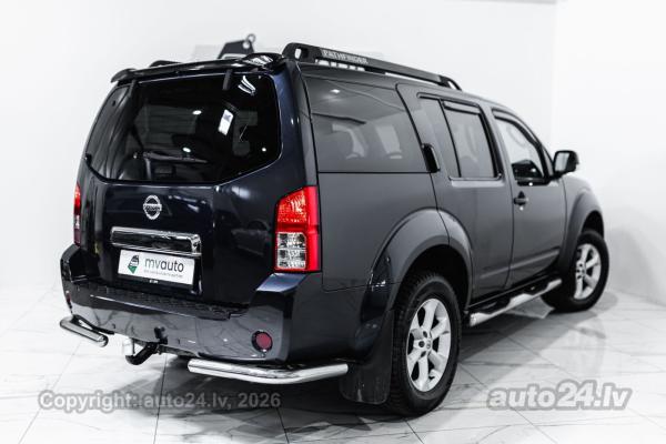 Blue Nissan Pathfinder 2007 in Tallinn, with an engine capacity of 2.50 L and mileage of 219 thousand km for 7990 €, photo 6 on AUTOMOTO.COM.LV