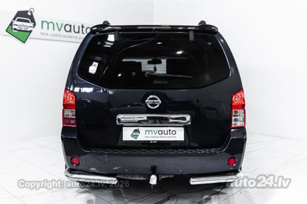 Blue Nissan Pathfinder 2007 in Tallinn, with an engine capacity of 2.50 L and mileage of 219 thousand km for 7990 €, photo 7 on AUTOMOTO.COM.LV