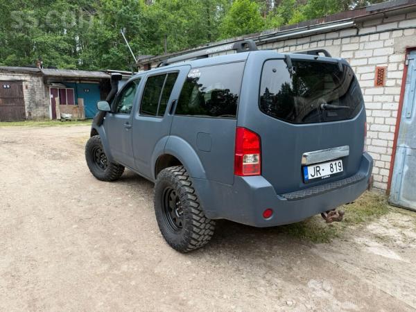 Blue Nissan Pathfinder 2007 in Jurmala, with an engine capacity of 2.50 L and mileage of 296 thousand km for 5999 €, photo 2 on AUTOMOTO.COM.LV