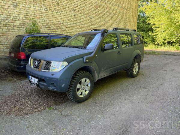 Blue Nissan Pathfinder 2007 in Jurmala, with an engine capacity of 2.50 L and mileage of 296 thousand km for 5999 €, photo 3 on AUTOMOTO.COM.LV