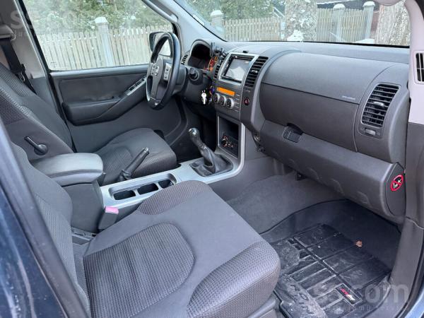 Blue Nissan Pathfinder 2007 in Jurmala, with an engine capacity of 2.50 L and mileage of 296 thousand km for 5999 €, photo 4 on AUTOMOTO.COM.LV