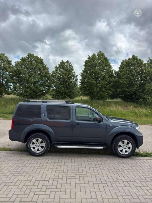 Blue Nissan Pathfinder 2007 in Kaunas, with an engine capacity of 2.49 L and mileage of 303 thousand km for 3800 €, photo 4 on AUTOMOTO.COM.LV