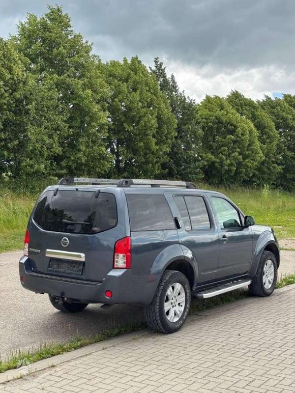 Blue Nissan Pathfinder 2007 in Kaunas, with an engine capacity of 2.49 L and mileage of 303 thousand km for 3800 €, photo 5 on AUTOMOTO.COM.LV