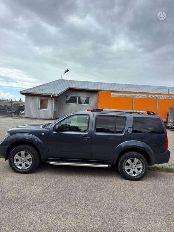 Blue Nissan Pathfinder 2007 in Kaunas, with an engine capacity of 2.49 L and mileage of 303 thousand km for 3800 €, photo 8 on AUTOMOTO.COM.LV