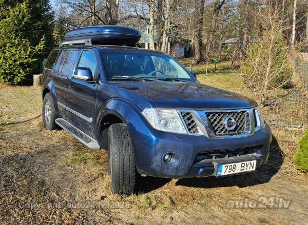 Blue Nissan Pathfinder 2011 in Tallinn, with an engine capacity of 3.00 L and mileage of 300 thousand km for 3000 €, photo 1 on AUTOMOTO.COM.LV