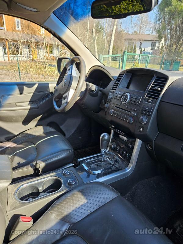 Blue Nissan Pathfinder 2011 in Tallinn, with an engine capacity of 3.00 L and mileage of 300 thousand km for 3000 €, photo 4 on AUTOMOTO.COM.LV