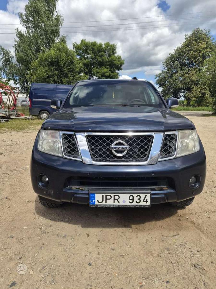 Zils Nissan Pathfinder 2011 Viļņa, ar dzinēja tilpumu 2.49 L un nobraukumu 357 tūkst. km par 3700 €, foto 1 vietnē AUTOMOTO.COM.LV