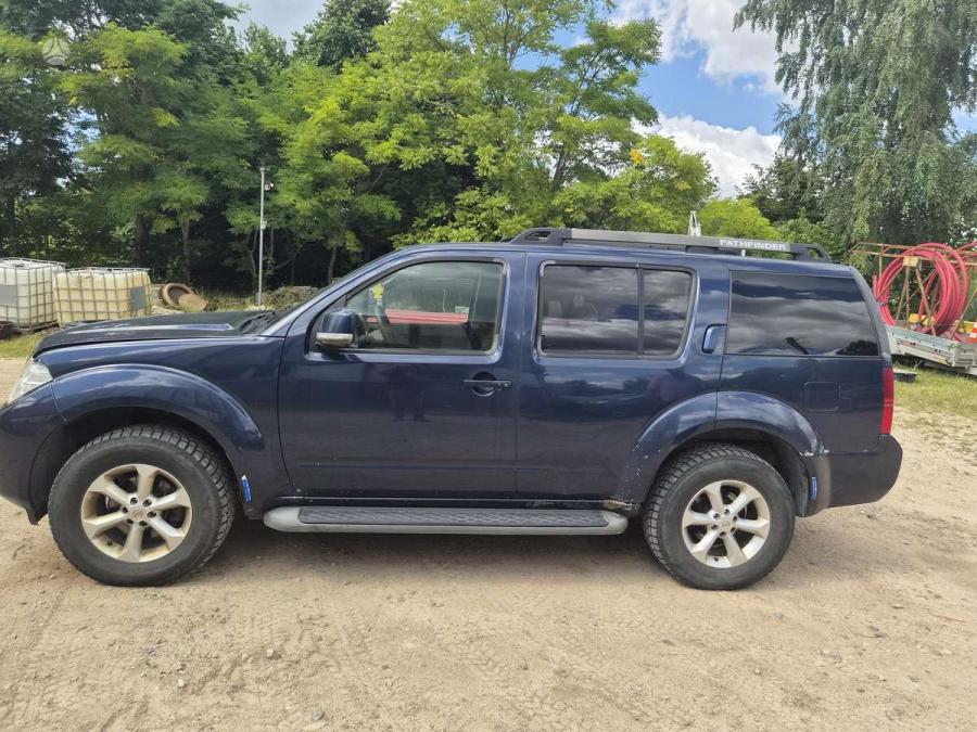 Zils Nissan Pathfinder 2011 Viļņa, ar dzinēja tilpumu 2.49 L un nobraukumu 357 tūkst. km par 3700 €, foto 5 vietnē AUTOMOTO.COM.LV