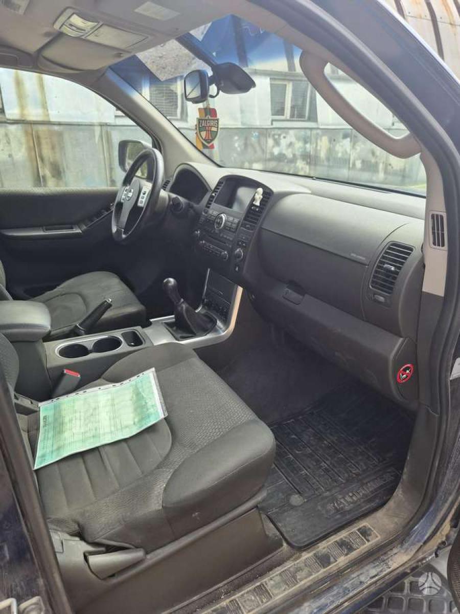 Zils Nissan Pathfinder 2011 Viļņa, ar dzinēja tilpumu 2.49 L un nobraukumu 357 tūkst. km par 3700 €, foto 8 vietnē AUTOMOTO.COM.LV