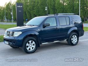 Zils Nissan Pathfinder 2005 Narva, ar dzinēja tilpumu 2.50 L un nobraukumu 315 tūkst. km par 2499 €, foto  vietnē AUTOMOTO.COM.LV