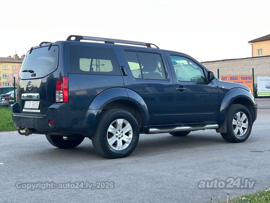Blue Nissan Pathfinder 2005 in Narva, with an engine capacity of 2.50 L and mileage of 315 thousand km for 2499 €, photo 6 on AUTOMOTO.COM.LV