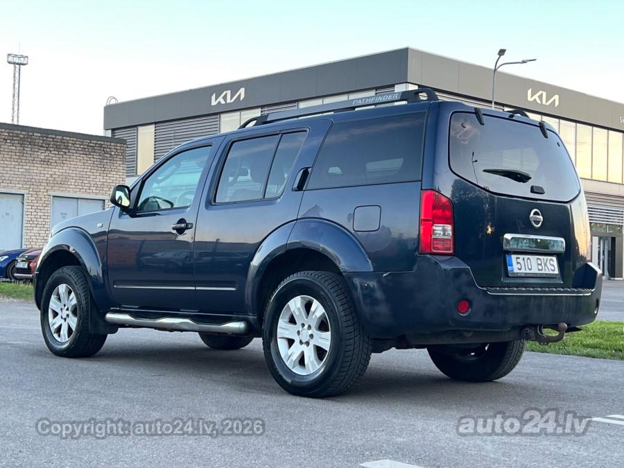 Blue Nissan Pathfinder 2005 in Narva, with an engine capacity of 2.50 L and mileage of 315 thousand km for 2499 €, photo 8 on AUTOMOTO.COM.LV