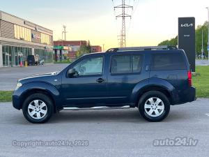 Blue Nissan Pathfinder 2005 in Narva, with an engine capacity of 2.50 L and mileage of 315 thousand km for 2499 €, photo 9 on AUTOMOTO.COM.LV