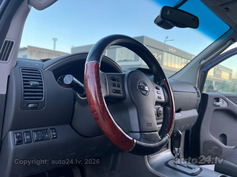 Blue Nissan Pathfinder 2005 in Narva, with an engine capacity of 2.50 L and mileage of 315 thousand km for 2499 €, photo 13 on AUTOMOTO.COM.LV