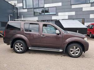 Brown Nissan Pathfinder 2009 in Kaunas, with an engine capacity of 2.49 L and mileage of 181 thousand km for 3000 €, photo 4 on AUTOMOTO.COM.LV