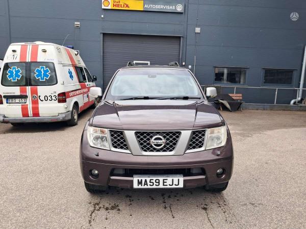 Brown Nissan Pathfinder 2009 in Kaunas, with an engine capacity of 2.49 L and mileage of 181 thousand km for 3000 €, photo 4 on AUTOMOTO.COM.LV