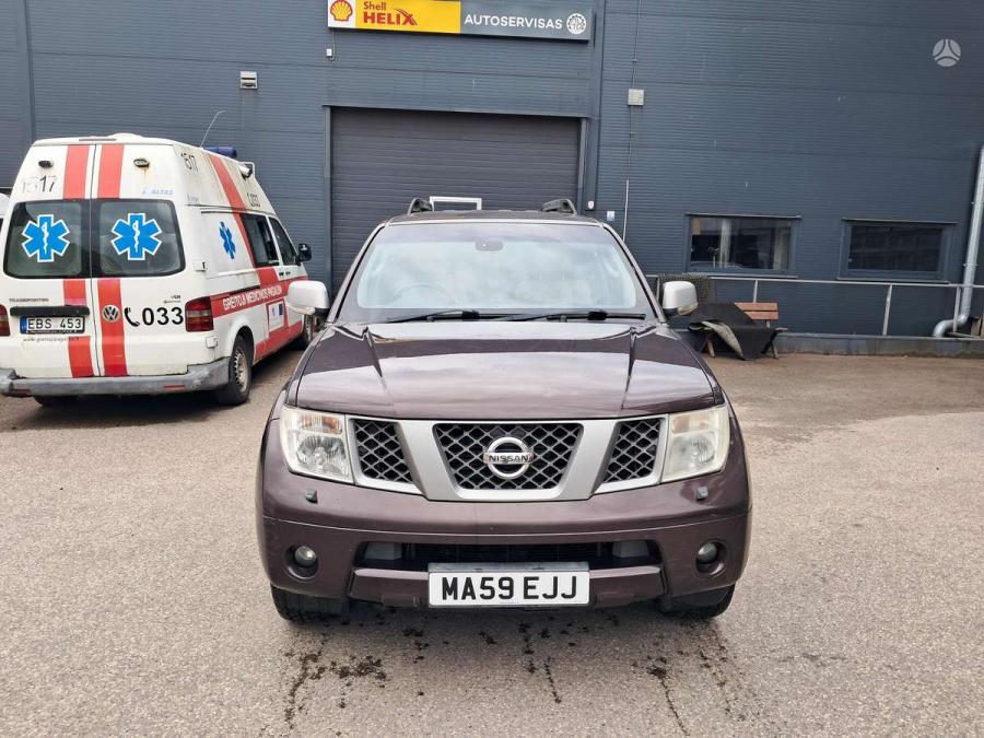Brown Nissan Pathfinder 2009 in Kaunas, with an engine capacity of 2.49 L and mileage of 181 thousand km for 3000 €, photo 5 on AUTOMOTO.COM.LV