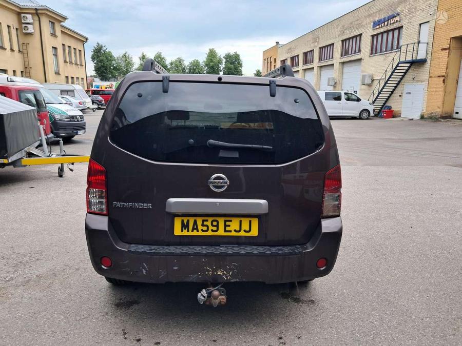 Brown Nissan Pathfinder 2009 in Kaunas, with an engine capacity of 2.49 L and mileage of 181 thousand km for 3000 €, photo 6 on AUTOMOTO.COM.LV