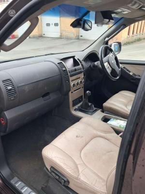 Brown Nissan Pathfinder 2009 in Kaunas, with an engine capacity of 2.49 L and mileage of 181 thousand km for 3000 €, photo 8 on AUTOMOTO.COM.LV