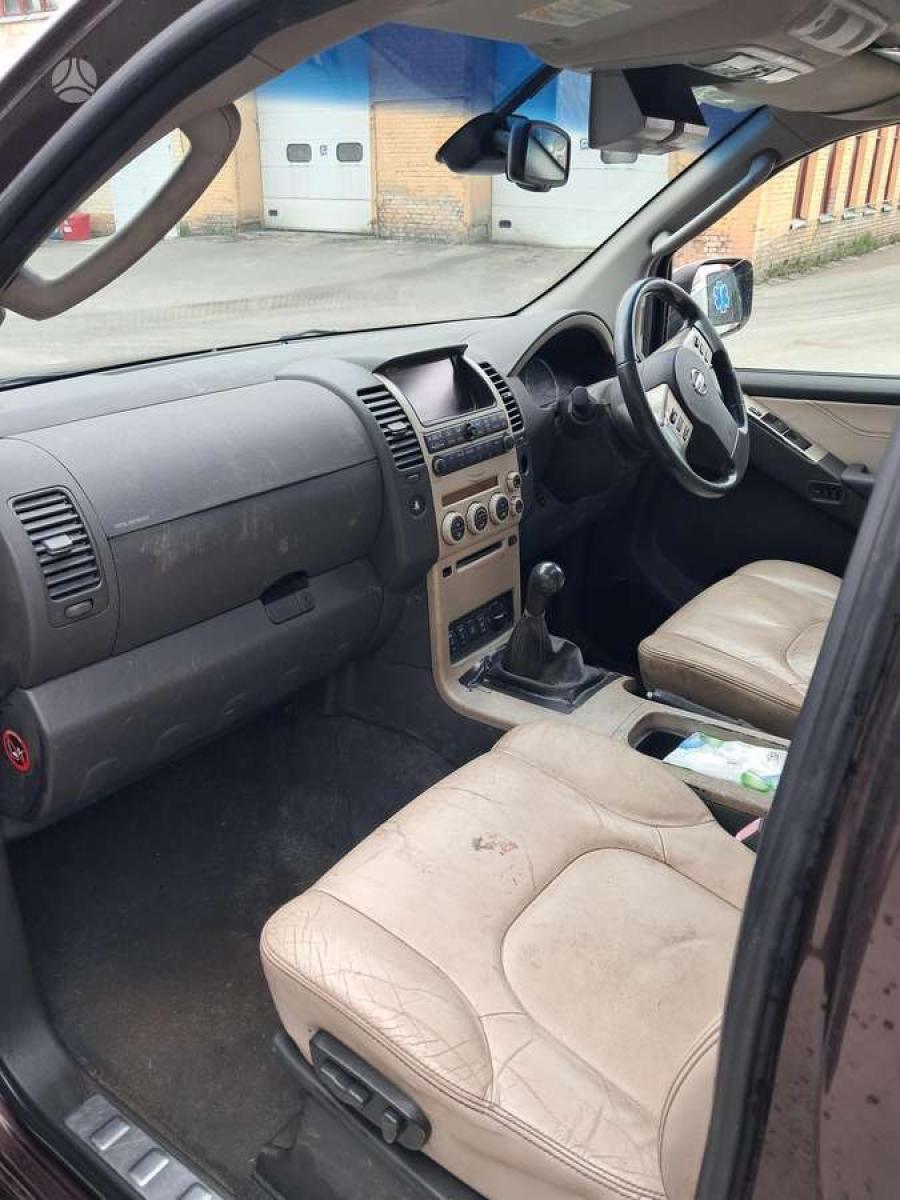 Brown Nissan Pathfinder 2009 in Kaunas, with an engine capacity of 2.49 L and mileage of 181 thousand km for 3000 €, photo 8 on AUTOMOTO.COM.LV