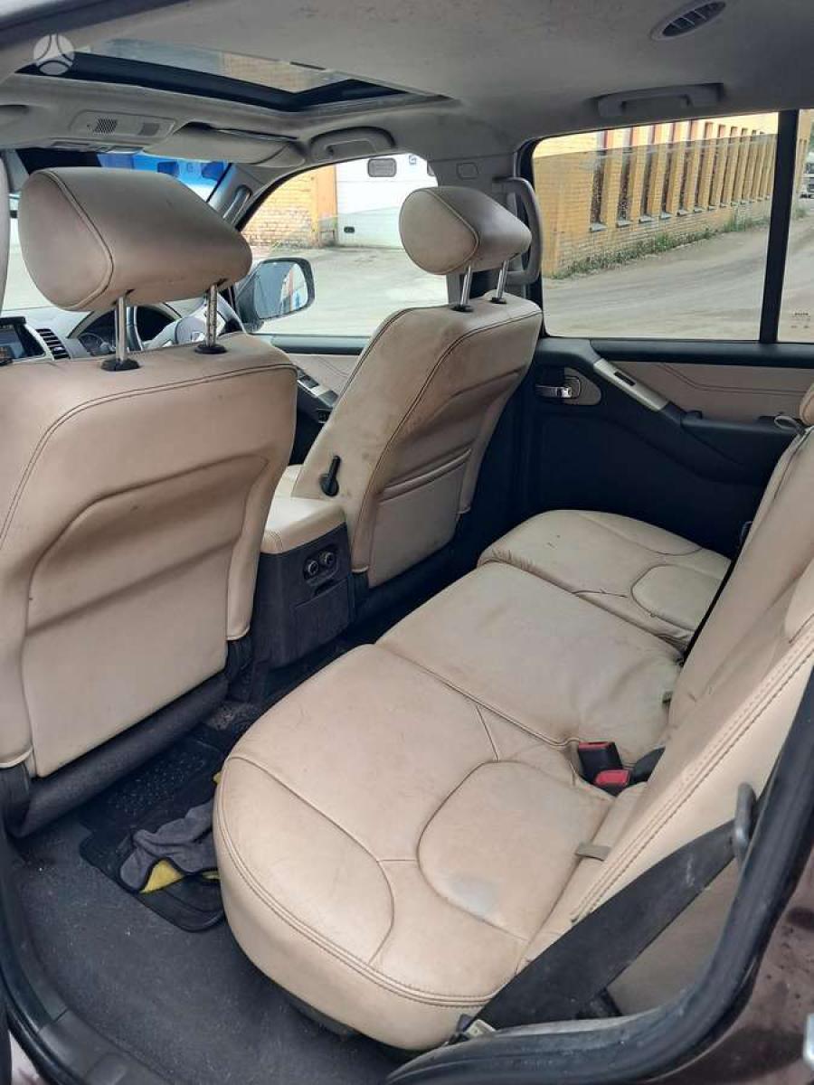 Brown Nissan Pathfinder 2009 in Kaunas, with an engine capacity of 2.49 L and mileage of 181 thousand km for 3000 €, photo 10 on AUTOMOTO.COM.LV