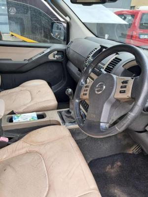 Brown Nissan Pathfinder 2009 in Kaunas, with an engine capacity of 2.49 L and mileage of 181 thousand km for 3000 €, photo 17 on AUTOMOTO.COM.LV