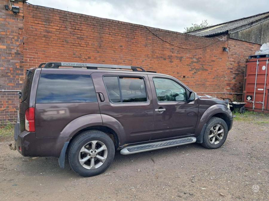 Brown Nissan Pathfinder 2009 in Kaunas, with an engine capacity of 2.49 L and mileage of 181 thousand km for 3000 €, photo 24 on AUTOMOTO.COM.LV