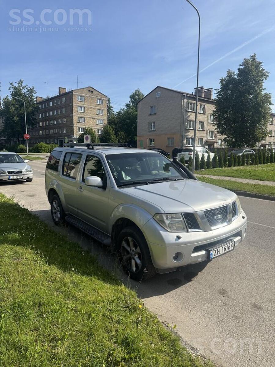 Nissan Pathfinder 2005 in Jelgava, with an engine capacity of 2.50 L and mileage of 278 thousand km for 5450 €, photo 1 on AUTOMOTO.COM.LV