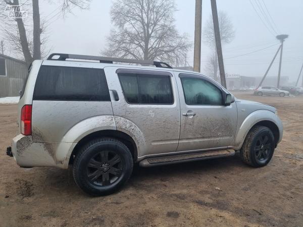 Nissan Pathfinder 2005 in Taurage, with an engine capacity of 2.50 L and mileage of 190 thousand km for 2450 €, photo 6 on AUTOMOTO.COM.LV