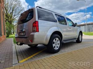 Nissan Pathfinder 2006 in Riga, with an engine capacity of 2.50 L and mileage of 280 thousand km for 5950 €, photo 4 on AUTOMOTO.COM.LV