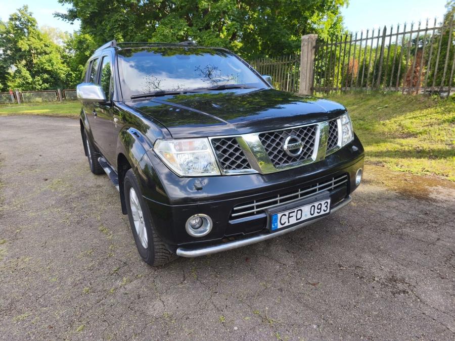 Nissan Pathfinder 2006 in Kaunas, with an engine capacity of 2.50 L and mileage of 256 thousand km for 2300 €, photo 4 on AUTOMOTO.COM.LV