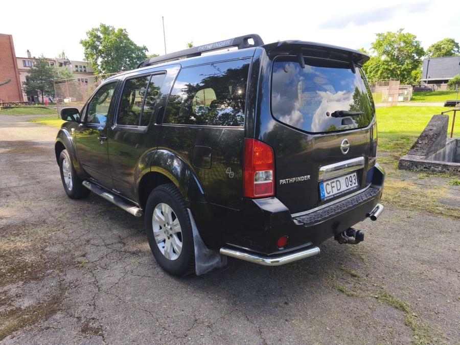 Nissan Pathfinder 2006 in Kaunas, with an engine capacity of 2.50 L and mileage of 256 thousand km for 2300 €, photo 6 on AUTOMOTO.COM.LV