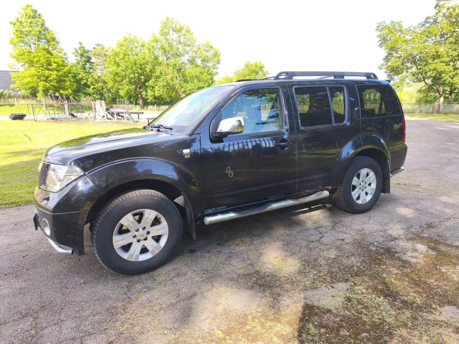 Nissan Pathfinder 2006 in Kaunas, with an engine capacity of 2.50 L and mileage of 256 thousand km for 2300 €, photo 7 on AUTOMOTO.COM.LV