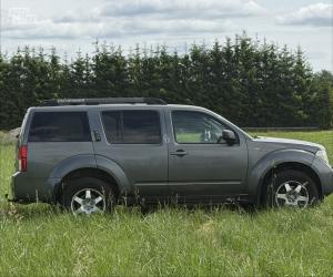 Nissan Pathfinder 2007 in Kaunas, with an engine capacity of 2.50 L and mileage of 293 thousand km for 4700 €, photo 7 on AUTOMOTO.COM.LV