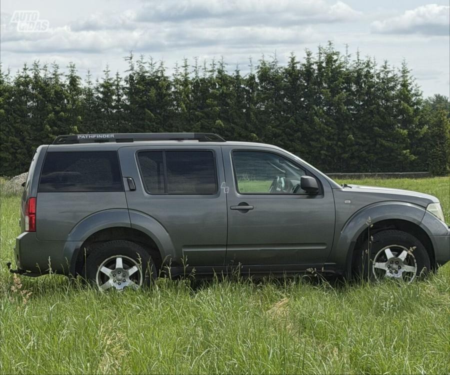 Nissan Pathfinder 2007 in Kaunas, with an engine capacity of 2.50 L and mileage of 293 thousand km for 4700 €, photo 7 on AUTOMOTO.COM.LV