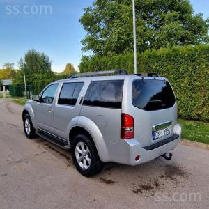 Nissan Pathfinder 2007 in Riga, with an engine capacity of 2.50 L and mileage of 260 thousand km for 5950 €, photo 7 on AUTOMOTO.COM.LV