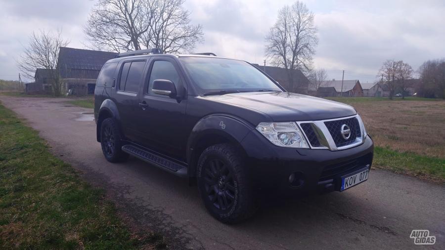 Nissan Pathfinder 2012 in Kaunas, with an engine capacity of 2.50 L and mileage of 380 thousand km for 7200 €, photo 1 on AUTOMOTO.COM.LV
