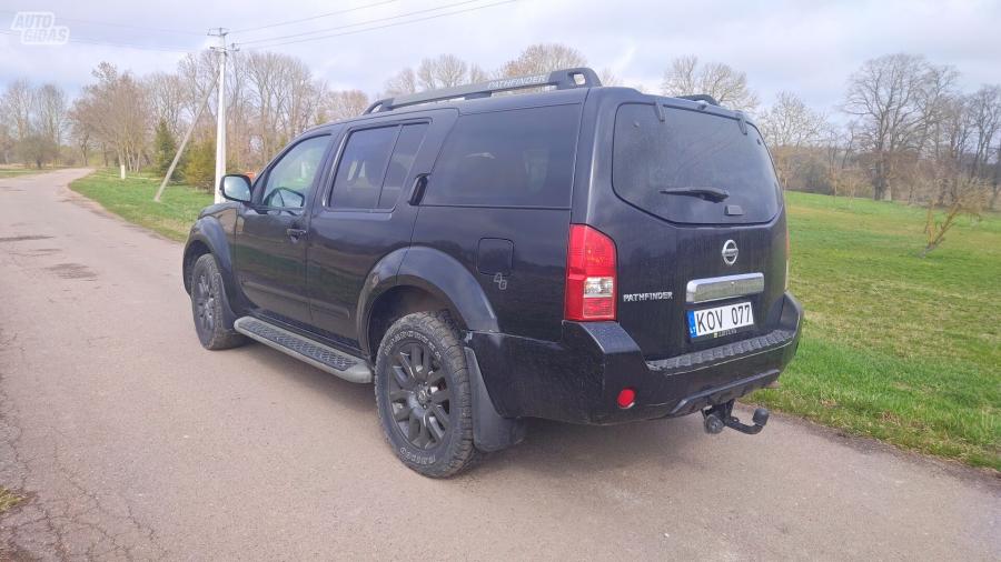 Nissan Pathfinder 2012 in Kaunas, with an engine capacity of 2.50 L and mileage of 380 thousand km for 7200 €, photo 4 on AUTOMOTO.COM.LV