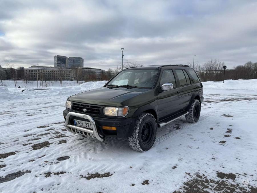 Zaļš Nissan Pathfinder 1999 Viļņa, ar dzinēja tilpumu 3.27 L un nobraukumu 300 tūkst. km par 4500 €, foto 1 vietnē AUTOMOTO.COM.LV