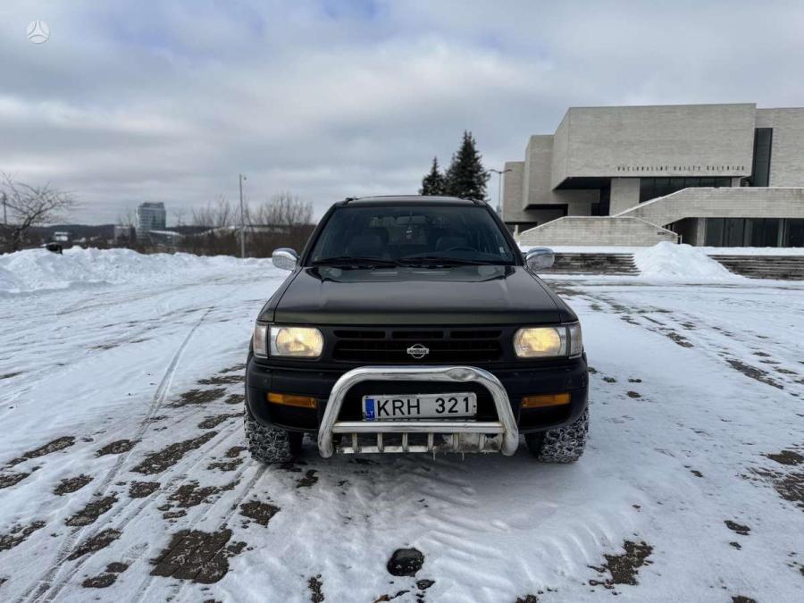 Zaļš Nissan Pathfinder 1999 Viļņa, ar dzinēja tilpumu 3.27 L un nobraukumu 300 tūkst. km par 4500 €, foto 2 vietnē AUTOMOTO.COM.LV