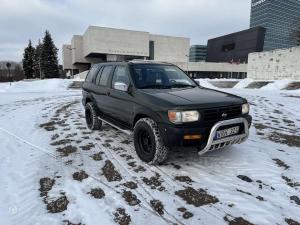 Zaļš Nissan Pathfinder 1999 Viļņa, ar dzinēja tilpumu 3.27 L un nobraukumu 300 tūkst. km par 4500 €, foto 3 vietnē AUTOMOTO.COM.LV