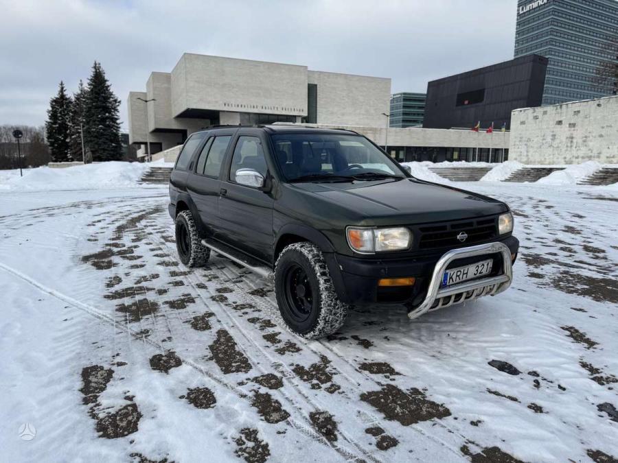Zaļš Nissan Pathfinder 1999 Viļņa, ar dzinēja tilpumu 3.27 L un nobraukumu 300 tūkst. km par 4500 €, foto 3 vietnē AUTOMOTO.COM.LV