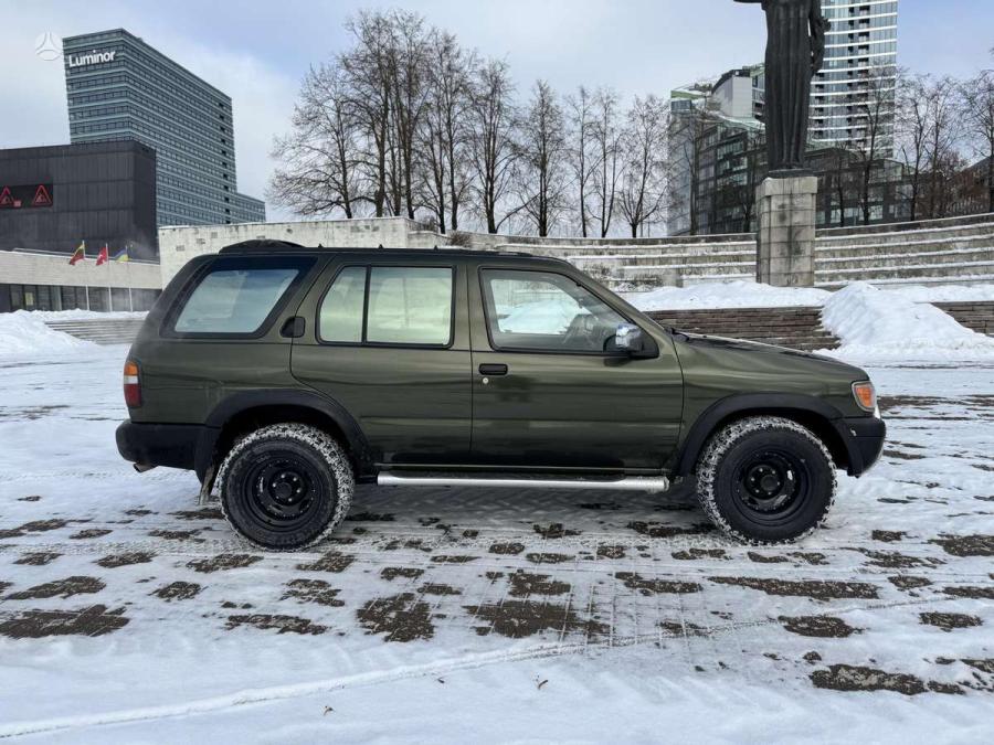 Zaļš Nissan Pathfinder 1999 Viļņa, ar dzinēja tilpumu 3.27 L un nobraukumu 300 tūkst. km par 4500 €, foto 4 vietnē AUTOMOTO.COM.LV