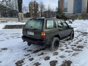 Zaļš Nissan Pathfinder 1999 Viļņa, ar dzinēja tilpumu 3.27 L un nobraukumu 300 tūkst. km par 4500 €, foto 5 vietnē AUTOMOTO.COM.LV