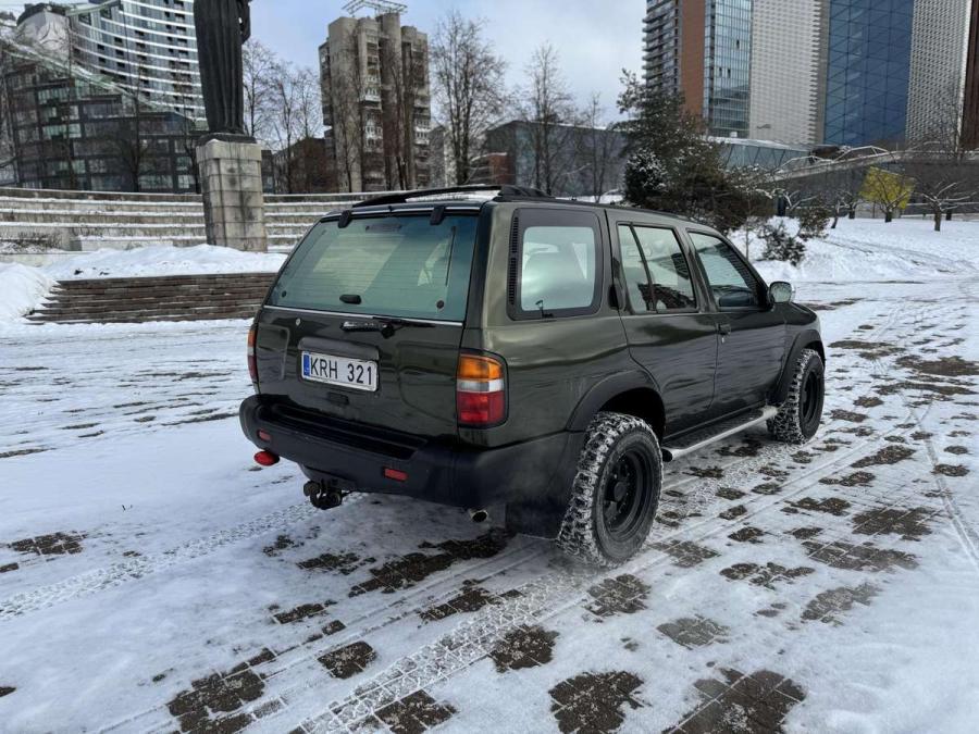 Zaļš Nissan Pathfinder 1999 Viļņa, ar dzinēja tilpumu 3.27 L un nobraukumu 300 tūkst. km par 4500 €, foto 5 vietnē AUTOMOTO.COM.LV