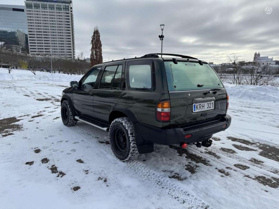 Zaļš Nissan Pathfinder 1999 Viļņa, ar dzinēja tilpumu 3.27 L un nobraukumu 300 tūkst. km par 4500 €, foto 7 vietnē AUTOMOTO.COM.LV