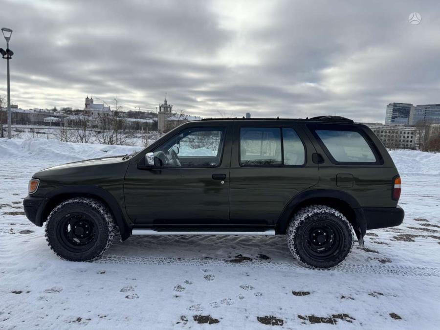 Zaļš Nissan Pathfinder 1999 Viļņa, ar dzinēja tilpumu 3.27 L un nobraukumu 300 tūkst. km par 4500 €, foto 8 vietnē AUTOMOTO.COM.LV