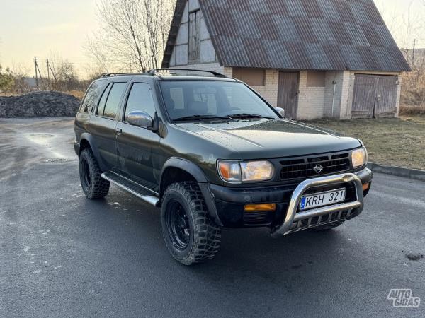 Green Nissan Pathfinder 1999 in Vilnius, with an engine capacity of 3.30 L and mileage of 304 thousand km for 5500 €, photo 2 on AUTOMOTO.COM.LV