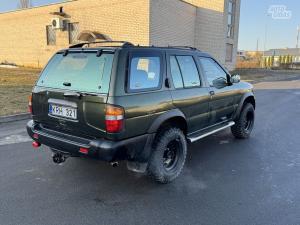 Green Nissan Pathfinder 1999 in Vilnius, with an engine capacity of 3.30 L and mileage of 304 thousand km for 5500 €, photo 3 on AUTOMOTO.COM.LV