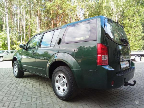 Green Nissan Pathfinder 2007 in Jonava, with an engine capacity of 2.49 L and mileage of 286 thousand km for 2900 €, photo 5 on AUTOMOTO.COM.LV